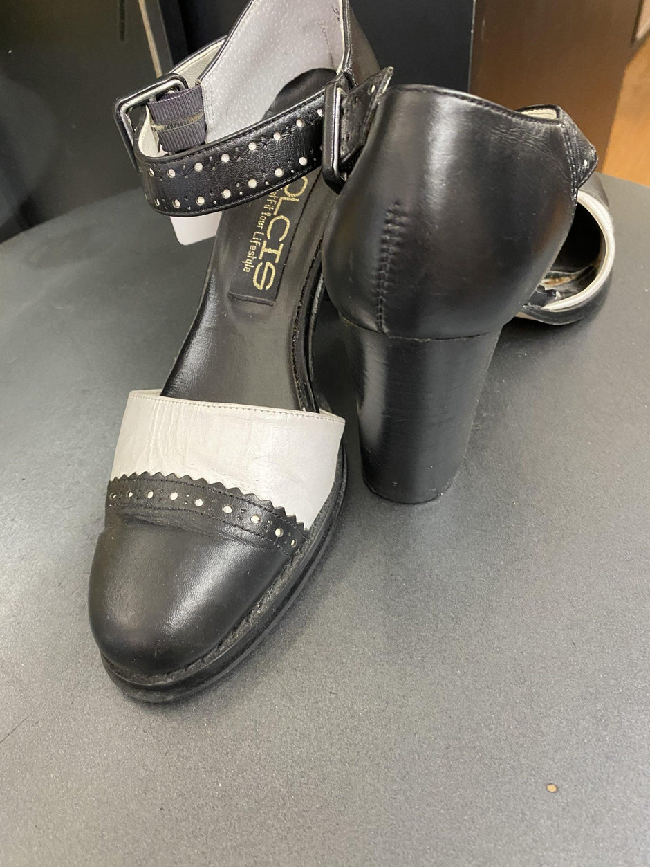 Shoes – A Walk Thru Time Vintage